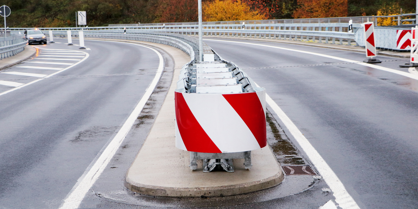 Saferoad: Verkehrssicherheit im Fokus – Fachartikel in „Straße und ...
