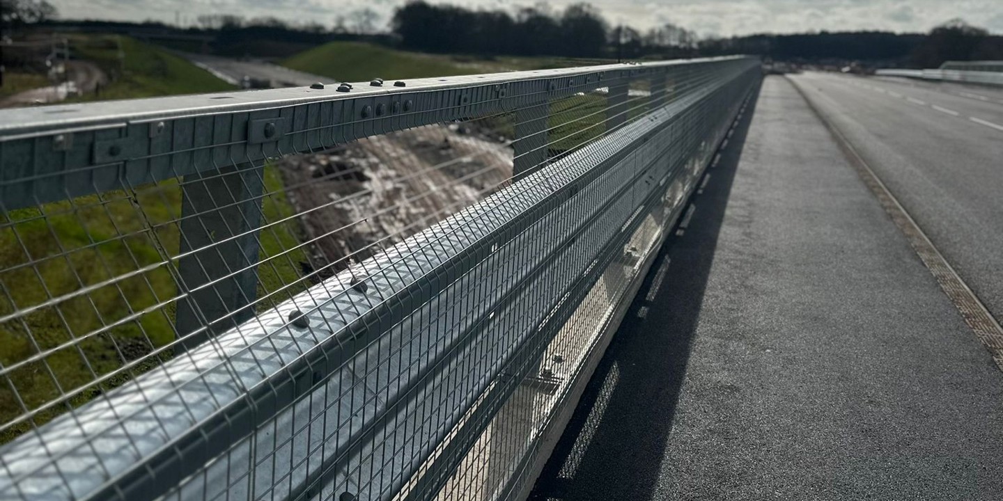 Saferoad's H2W3 Safestar Parapet.